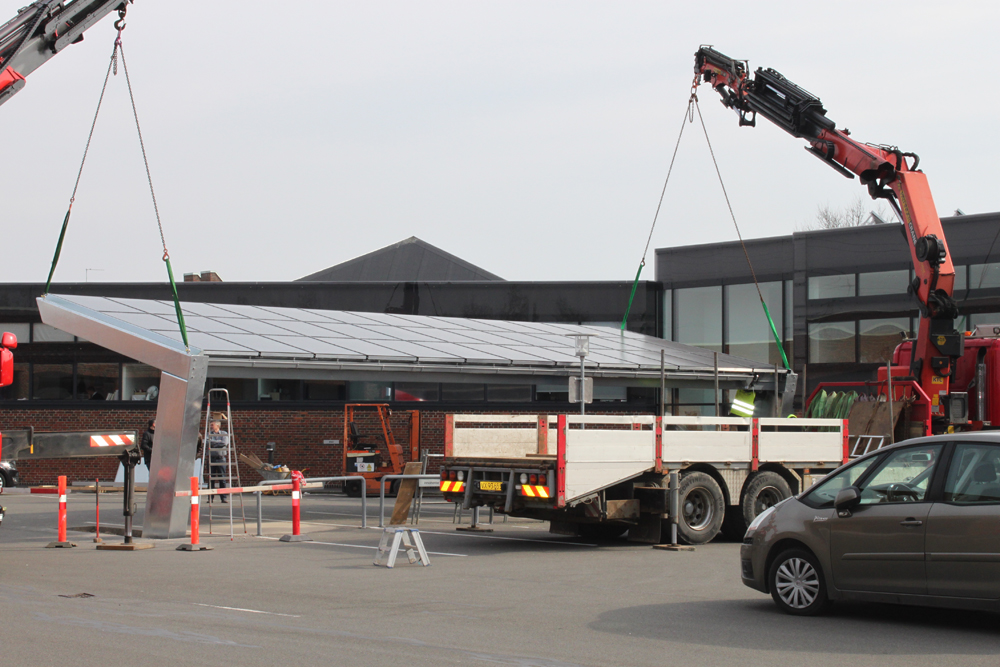 Bluetops solcelle-carporte hitter i UK - Ecopark